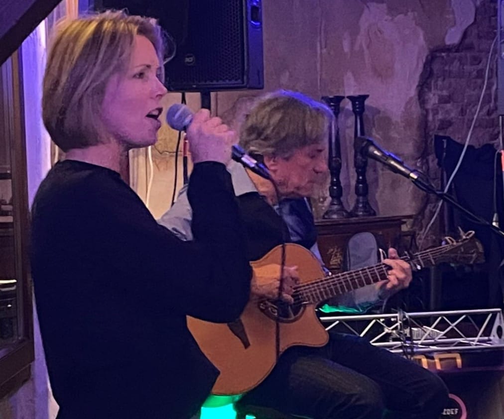 Ironic Vibes - Alanis Morissette & More Tribute Band | Boek je op Rent ...